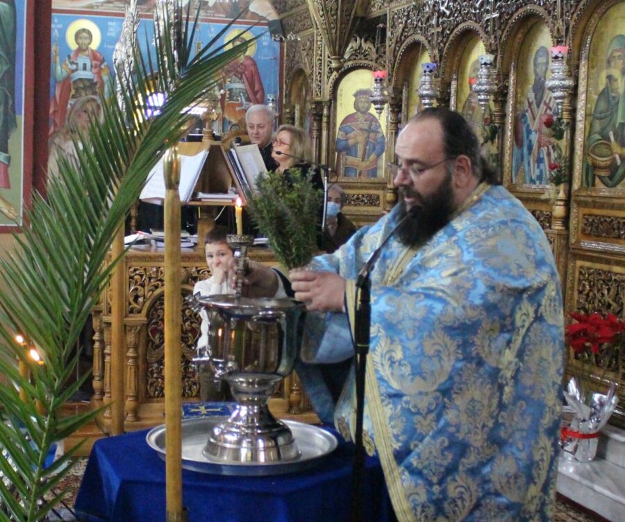 Τα Θεοφάνεια στα Φάρσαλα και ο Αγιασμός Υδάτων στις πηγές του Απιδανού ...