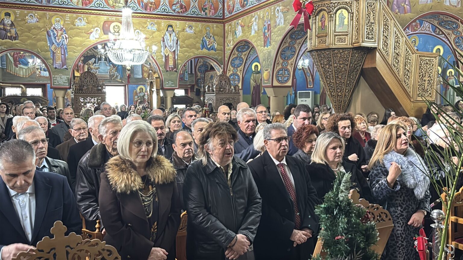 Τα Θεοφάνεια στα Φάρσαλα και ο Αγιασμός Υδάτων στις πηγές του Απιδανού ...